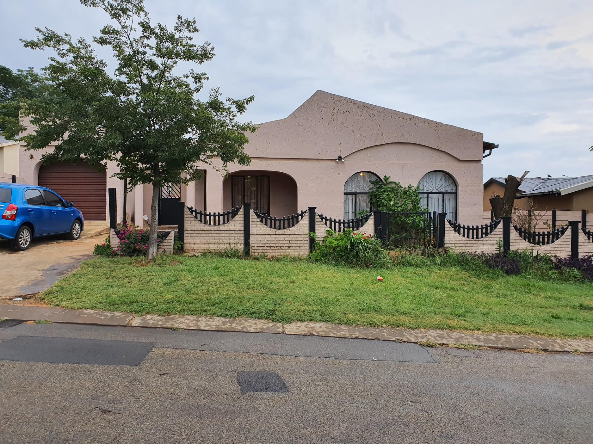 3 Bedroom House For Sale in Palm Ridge | RE/MAX™ of Southern Africa